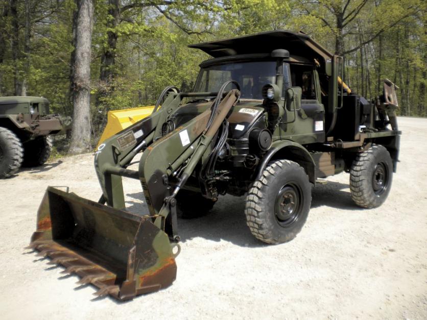 Wain-Roy Corporation di Hubbardston inventori della terna " BACKHOE